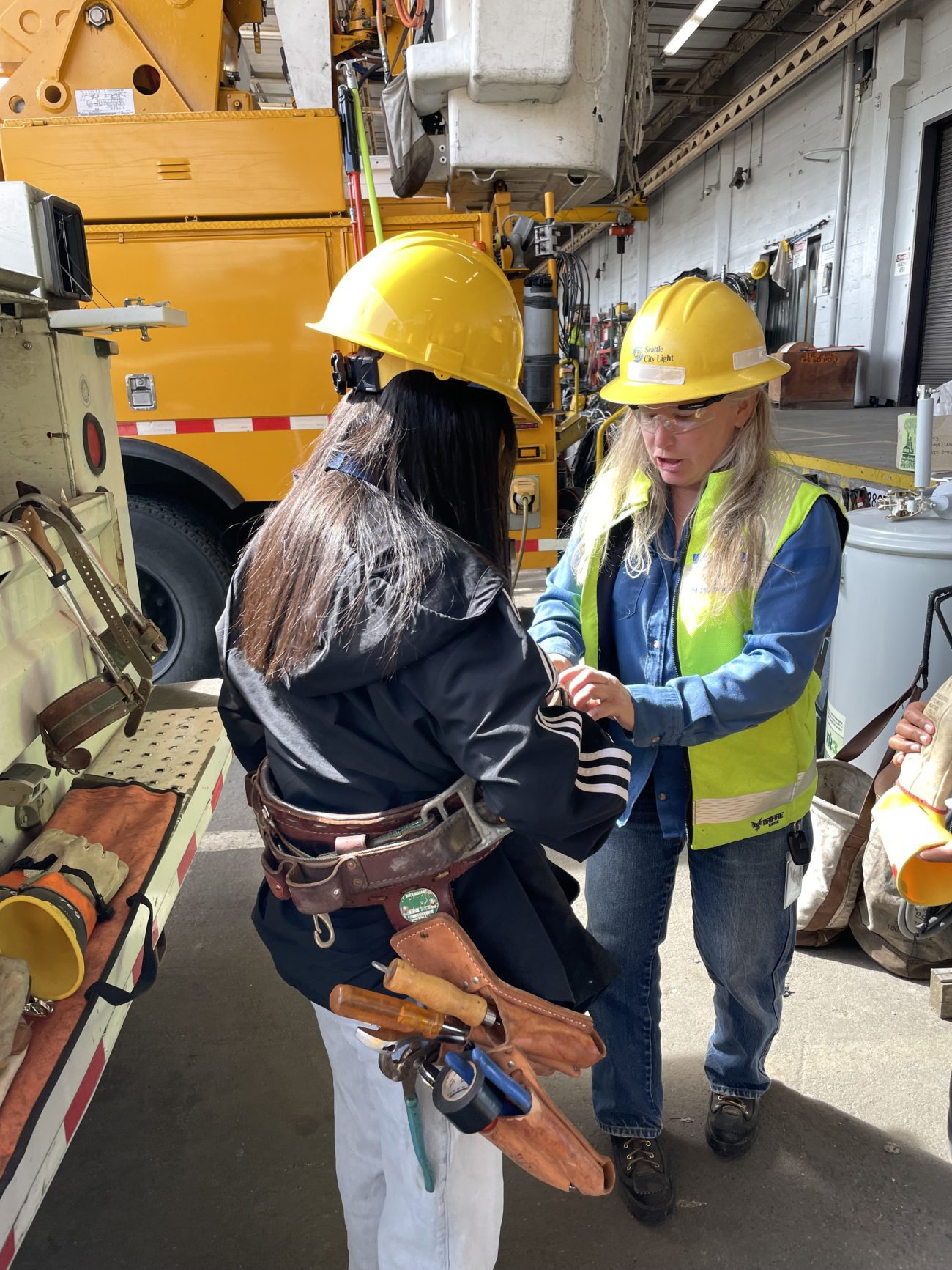 Seattle City Light Hosts Third STEAM in Power Workshop - Powerlines